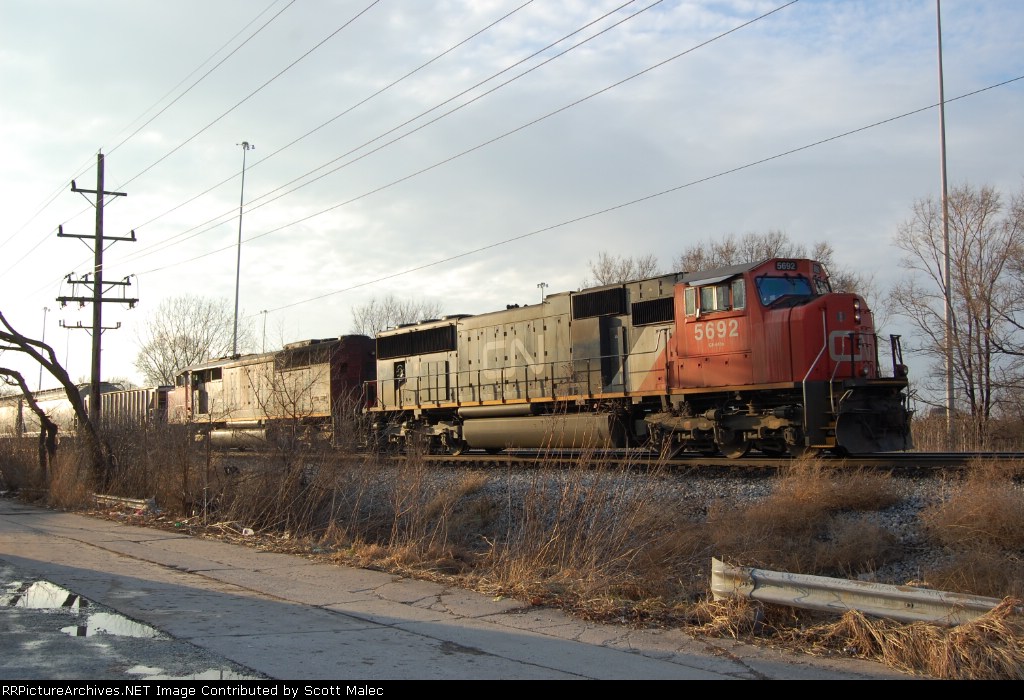 CN 5692 & 5424